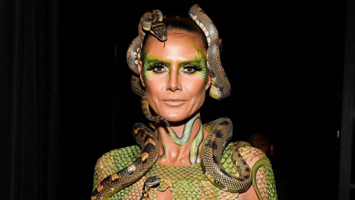 Heidi Klums Medusa Costume Took 10 Hours Halloween Transformation
